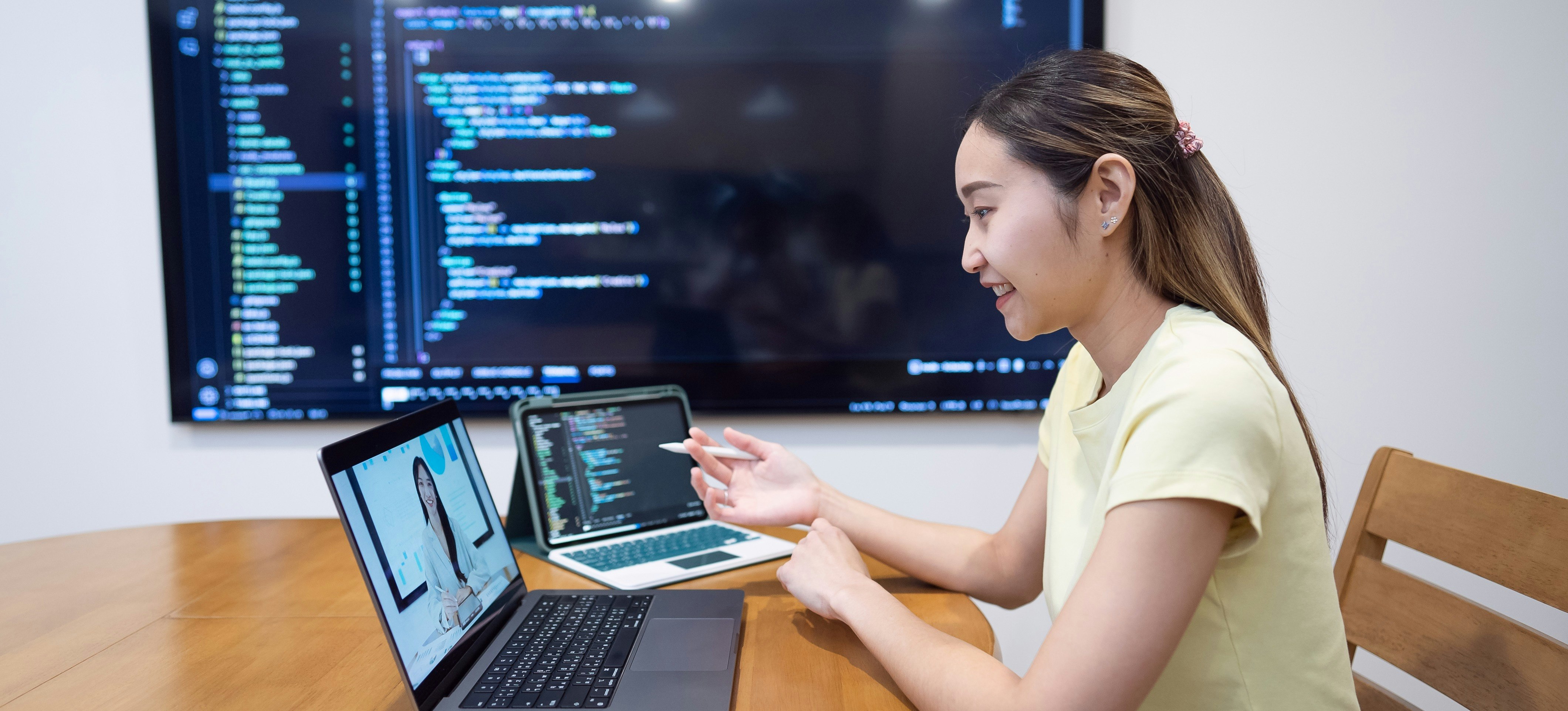 What Does an SQL Developer Do? Role, Salary, and Skills | Coursera